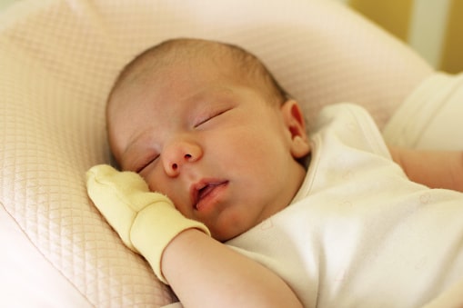 9 Best Ways How To Keep Baby Warm At Night—Safe Sleep Guidelines 2024